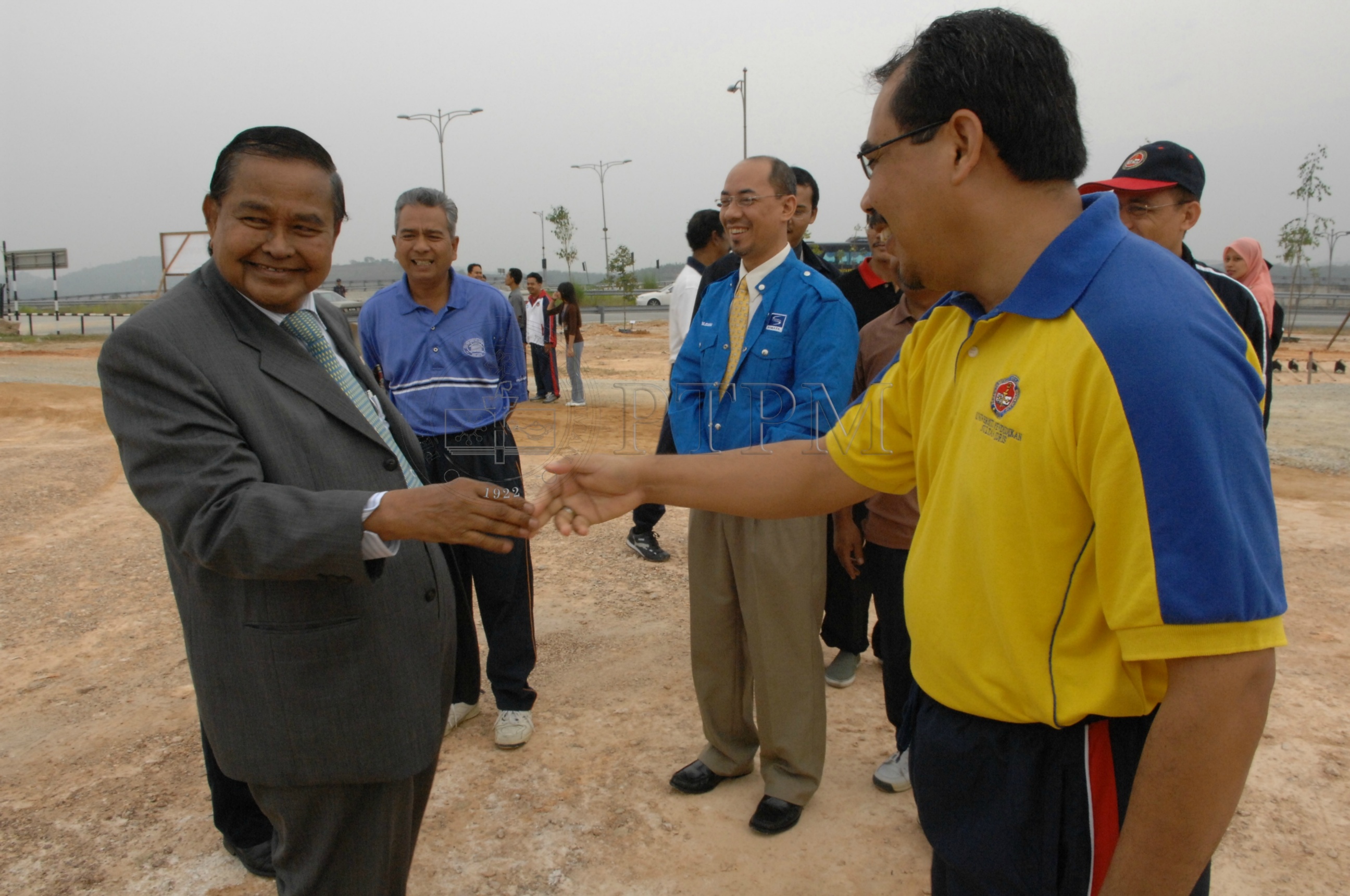13 7 2007 ACARA PENANAMAN POKOK POKOK HUTAN BERBUNGA SEMPENA 10 TAHUN UPSI